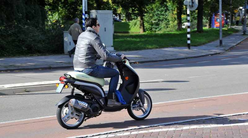 Snorfiets naar de rijbaan! | De Fietssite